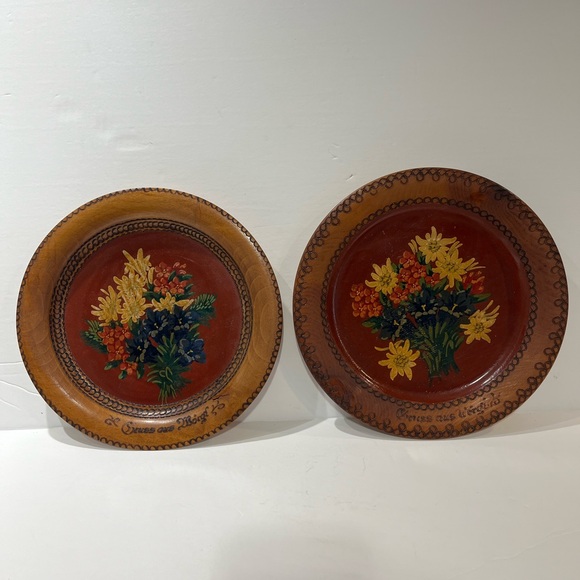 Art | Vintage 1949 Gruss Aus Munchen 2 Each Wood Carved German Plates ...